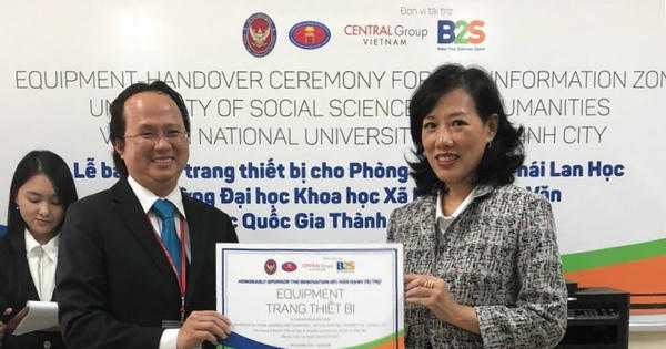 Central Group Việt Nam và B2S tài trợ gần 200 triệu đồng nâng cấp phòng thông tin Thái Lan học